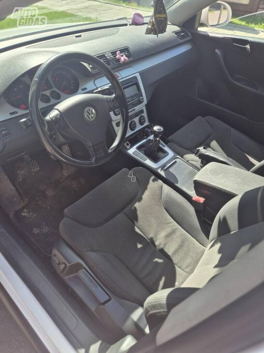 Volkswagen Passat 2007 in Kaunas, with an engine capacity of 2.00 L and mileage of 312 thousand km for 1400 €, photo 8 on AUTOMOTO.COM.LV