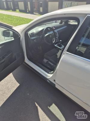 Volkswagen Passat 2007 in Kaunas, with an engine capacity of 2.00 L and mileage of 312 thousand km for 1400 €, photo 19 on AUTOMOTO.COM.LV