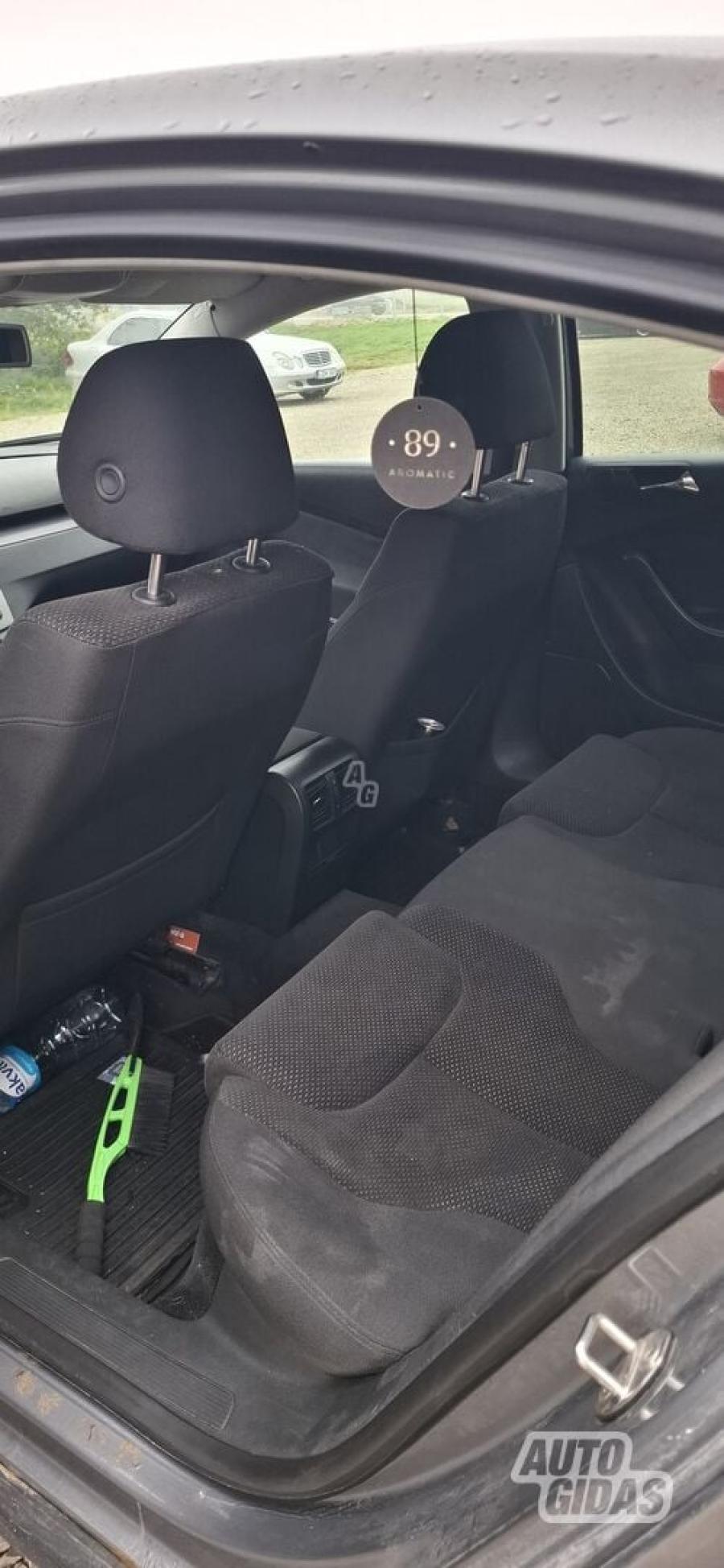 Volkswagen Passat 2007 in Siauliai, with an engine capacity of 1.90 L and mileage of 374 thousand km for 900 €, photo 11 on AUTOMOTO.COM.LV