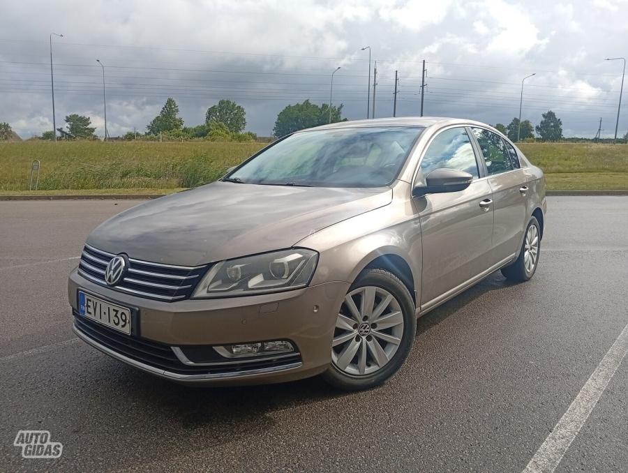 Volkswagen Passat 2011 in Vilnius, with an engine capacity of 2.00 L and mileage of 235 thousand km for 5100 €, photo 1 on AUTOMOTO.COM.LV