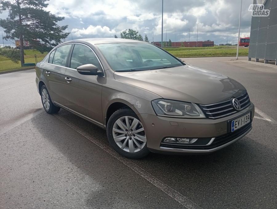Volkswagen Passat 2011 in Vilnius, with an engine capacity of 2.00 L and mileage of 235 thousand km for 5100 €, photo 4 on AUTOMOTO.COM.LV