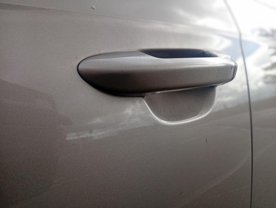 Volkswagen Passat 2011 in Vilnius, with an engine capacity of 2.00 L and mileage of 235 thousand km for 5100 €, photo 15 on AUTOMOTO.COM.LV