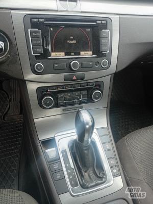 Volkswagen Passat 2011 in Vilnius, with an engine capacity of 2.00 L and mileage of 235 thousand km for 5100 €, photo 23 on AUTOMOTO.COM.LV