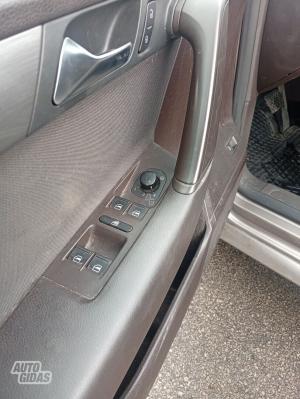 Volkswagen Passat 2011 in Vilnius, with an engine capacity of 2.00 L and mileage of 235 thousand km for 5100 €, photo 26 on AUTOMOTO.COM.LV