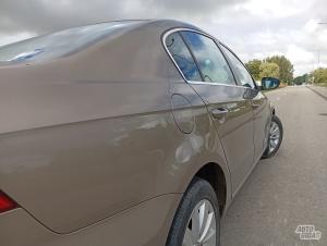 Volkswagen Passat 2011 in Vilnius, with an engine capacity of 2.00 L and mileage of 236 thousand km for 5200 €, photo 13 on AUTOMOTO.COM.LV