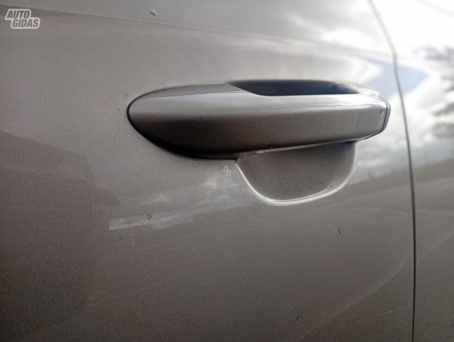 Volkswagen Passat 2011 in Vilnius, with an engine capacity of 2.00 L and mileage of 236 thousand km for 5200 €, photo 28 on AUTOMOTO.COM.LV