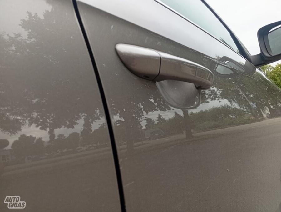 Volkswagen Passat 2011 Šauļi, ar dzinēja tilpumu 2.00 L un nobraukumu 238 tūkst. km par 4950 €, foto 17 vietnē AUTOMOTO.COM.LV
