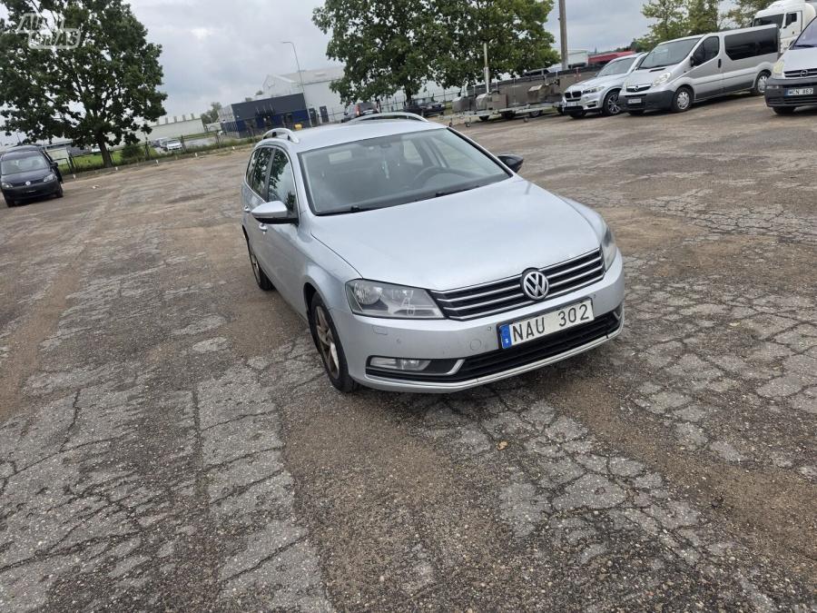 Volkswagen Passat 2011 in Vilnius, with an engine capacity of 2.00 L and mileage of 326 thousand km for 2499 €, photo 3 on AUTOMOTO.COM.LV