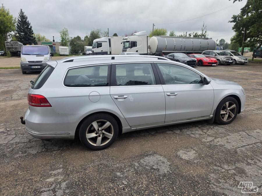 Volkswagen Passat 2011 in Vilnius, with an engine capacity of 2.00 L and mileage of 326 thousand km for 2499 €, photo 7 on AUTOMOTO.COM.LV