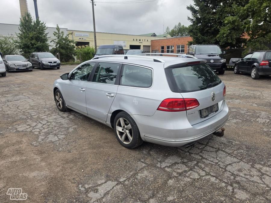 Volkswagen Passat 2011 in Vilnius, with an engine capacity of 2.00 L and mileage of 326 thousand km for 2499 €, photo 11 on AUTOMOTO.COM.LV