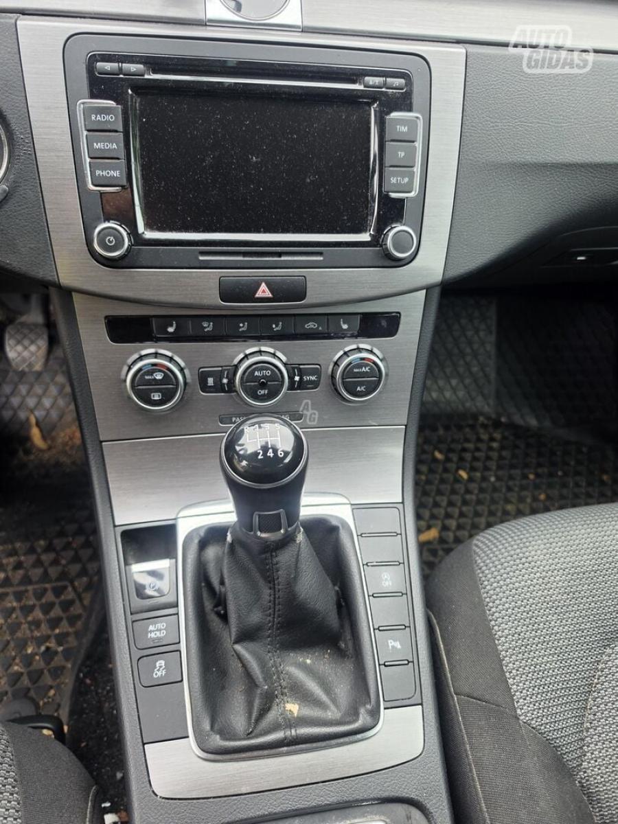 Volkswagen Passat 2011 in Vilnius, with an engine capacity of 2.00 L and mileage of 326 thousand km for 2499 €, photo 20 on AUTOMOTO.COM.LV