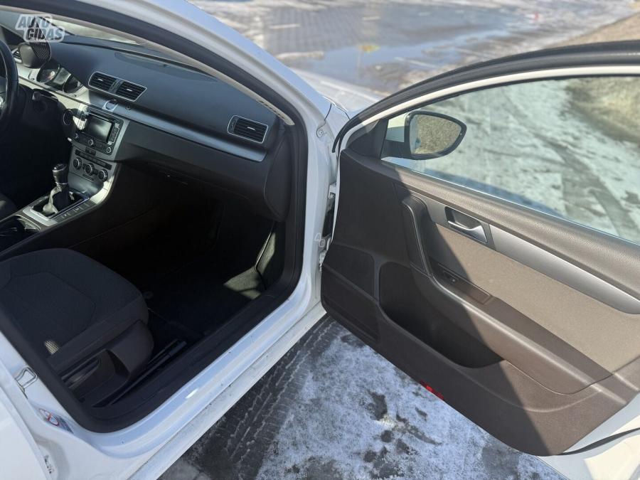 Volkswagen Passat 2014 in Vilnius, with an engine capacity of 1.60 L and mileage of 354 thousand km for 4700 €, photo 9 on AUTOMOTO.COM.LV
