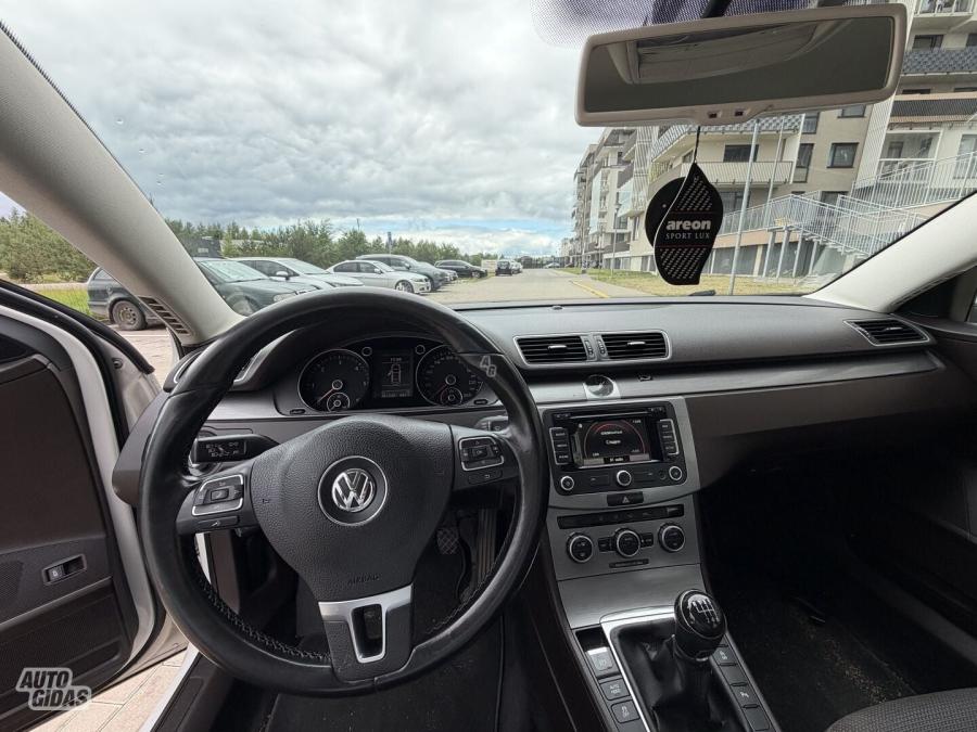 Volkswagen Passat 2014 in Vilnius, with an engine capacity of 1.60 L and mileage of 335 thousand km for 4500 €, photo 12 on AUTOMOTO.COM.LV