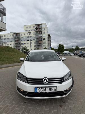 Volkswagen Passat 2015 in Vilnius, with an engine capacity of 1.60 L and mileage of 360 thousand km for 5000 €, photo 3 on AUTOMOTO.COM.LV