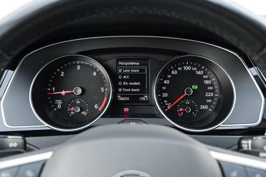 Volkswagen Passat 2022 in Riga, with an engine capacity of 2.00 L and mileage of 136 thousand km for 18050 €, photo 15 on AUTOMOTO.COM.LV