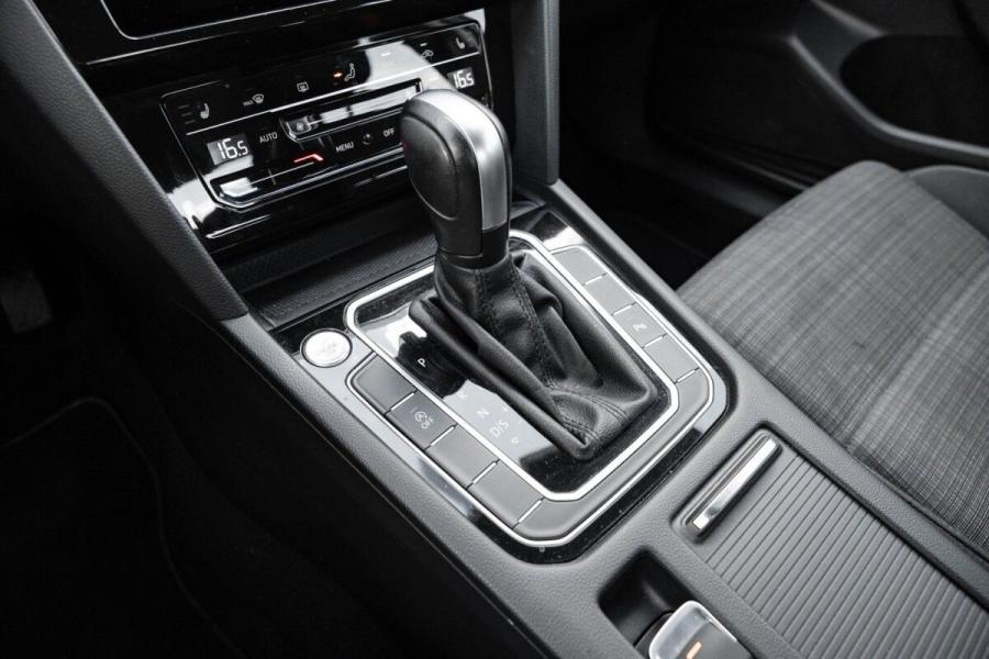 Volkswagen Passat 2022 in Riga, with an engine capacity of 2.00 L and mileage of 136 thousand km for 18050 €, photo 17 on AUTOMOTO.COM.LV