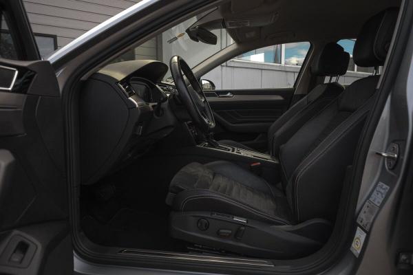 Volkswagen Passat 2023 in Jelgava, with an engine capacity of 2.00 L and mileage of 202 thousand km for 19990 €, photo 7 on AUTOMOTO.COM.LV