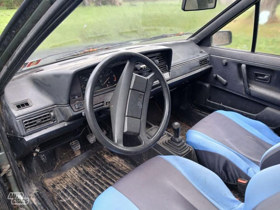Volkswagen Passat 1986 Molėtai, ar dzinēja tilpumu 1.80 L un nobraukumu 300 tūkst. km par 500 €, foto 6 vietnē AUTOMOTO.COM.LV