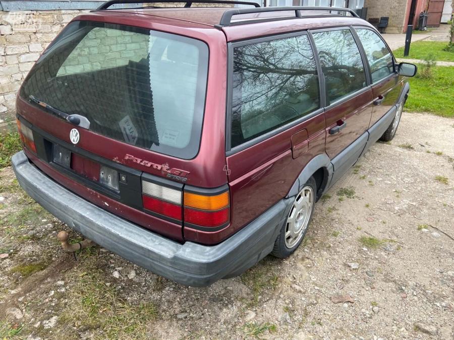 Volkswagen Passat 1992 in Gargzdai, with an engine capacity of 2.80 L and mileage of 379 thousand km for 2000 €, photo 5 on AUTOMOTO.COM.LV