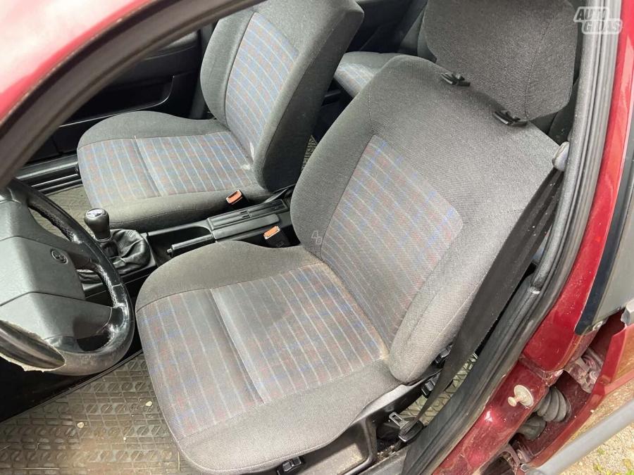 Volkswagen Passat 1992 in Gargzdai, with an engine capacity of 2.80 L and mileage of 379 thousand km for 2000 €, photo 6 on AUTOMOTO.COM.LV
