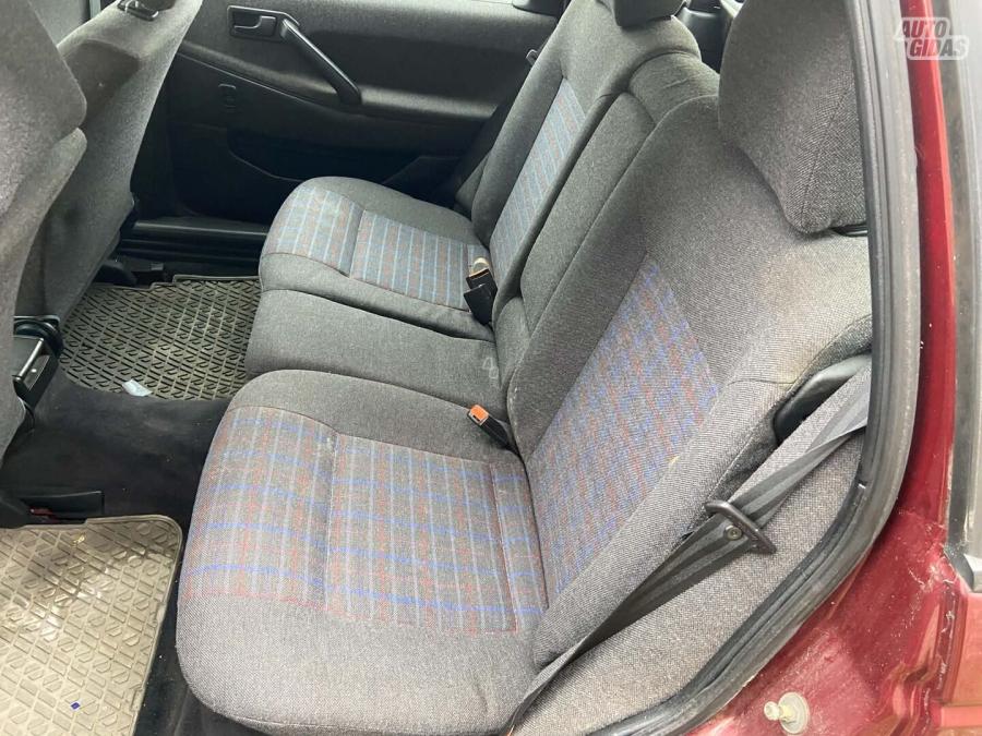 Volkswagen Passat 1992 in Gargzdai, with an engine capacity of 2.80 L and mileage of 379 thousand km for 2000 €, photo 8 on AUTOMOTO.COM.LV