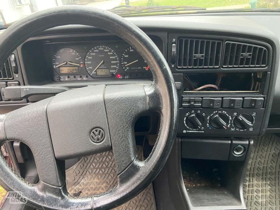Volkswagen Passat 1992 in Gargzdai, with an engine capacity of 2.80 L and mileage of 379 thousand km for 2000 €, photo 17 on AUTOMOTO.COM.LV