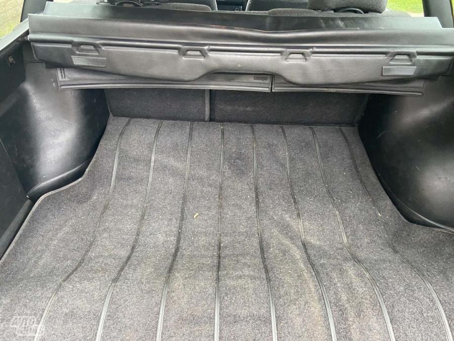 Volkswagen Passat 1992 in Gargzdai, with an engine capacity of 2.80 L and mileage of 379 thousand km for 2000 €, photo 21 on AUTOMOTO.COM.LV
