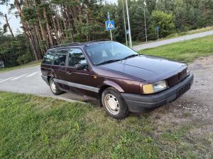 Volkswagen Passat 1993 in Anyksciai, with an engine capacity of 2.00 L and mileage of 325 thousand km for 750 €, photo 3 on AUTOMOTO.COM.LV