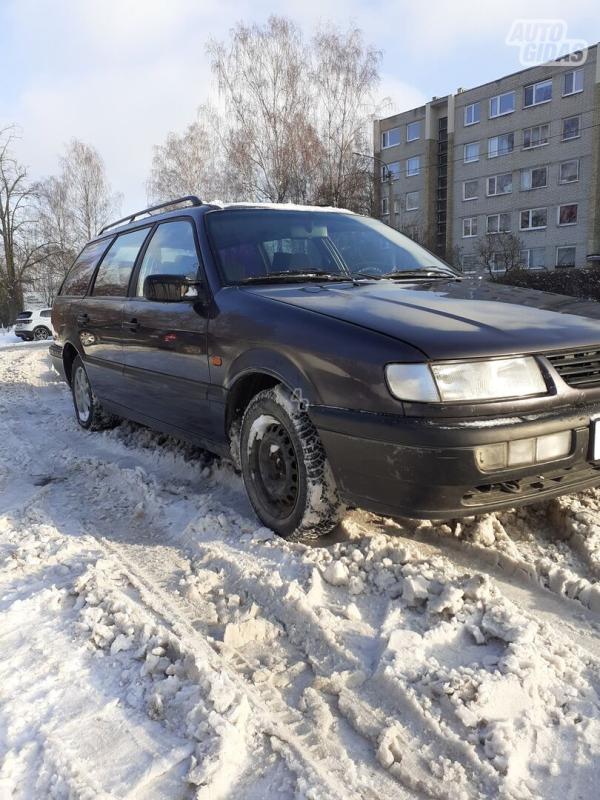 Volkswagen Passat 1994 in Vilnius, with an engine capacity of 1.90 L and mileage of 380 thousand km for 750 €, photo 5 on AUTOMOTO.COM.LV