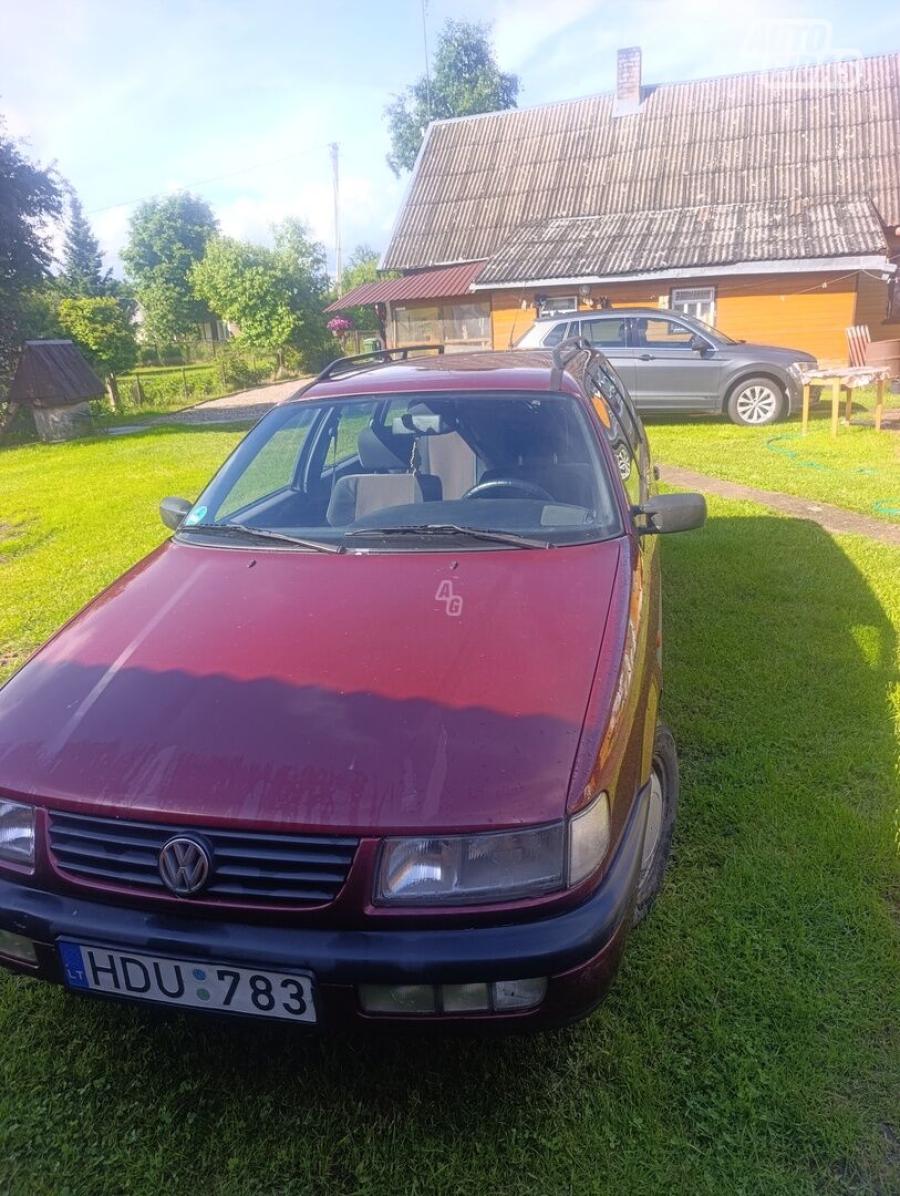 Volkswagen Passat 1994 in Varena, with an engine capacity of 1.80 L and mileage of 352 thousand km for 1300 €, photo 3 on AUTOMOTO.COM.LV