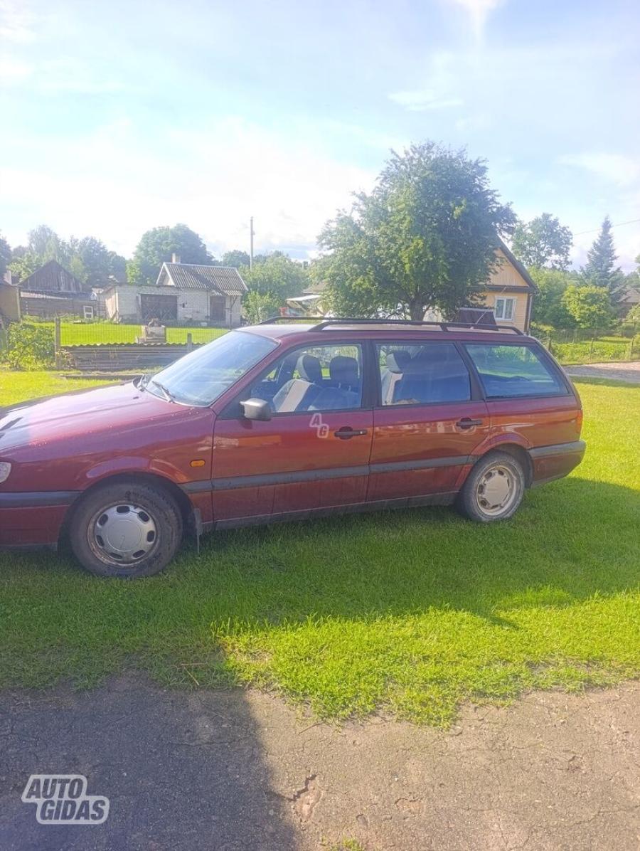 Volkswagen Passat 1994 in Varena, with an engine capacity of 1.80 L and mileage of 352 thousand km for 1300 €, photo 4 on AUTOMOTO.COM.LV