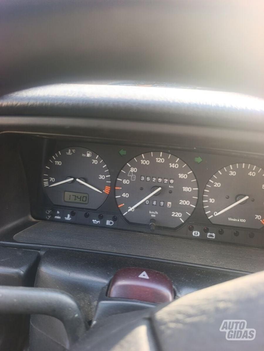 Volkswagen Passat 1994 in Varena, with an engine capacity of 1.80 L and mileage of 352 thousand km for 1300 €, photo 8 on AUTOMOTO.COM.LV