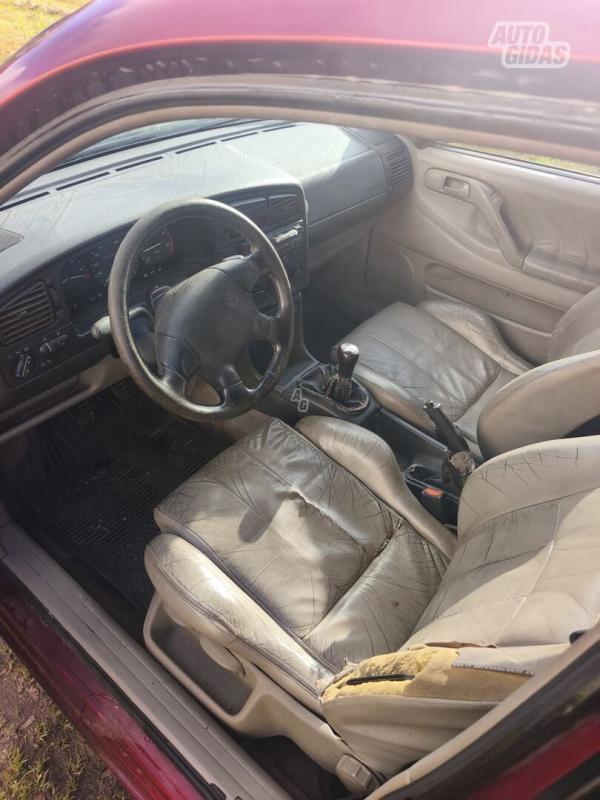 Volkswagen Passat 1994 in Ignalina, with an engine capacity of 1.90 L and mileage of 354 thousand km for 850 €, photo 7 on AUTOMOTO.COM.LV
