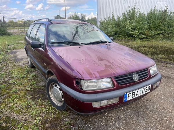 Volkswagen Passat 1995 in Vilkaviskis on AUTOMOTO.COM.LV Volkswagen Passat 1995 in Vilkaviskis, with an engine capacity of 1.90 L and mileage of 1000 thousand km for 220 €, photo 4 on AUTOMOTO.COM.LV
