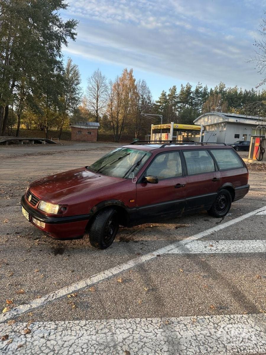 Volkswagen Passat 1995 Viļņa, ar dzinēja tilpumu 1.90 L un nobraukumu 350 tūkst. km par 1000 €, foto 3 vietnē AUTOMOTO.COM.LV