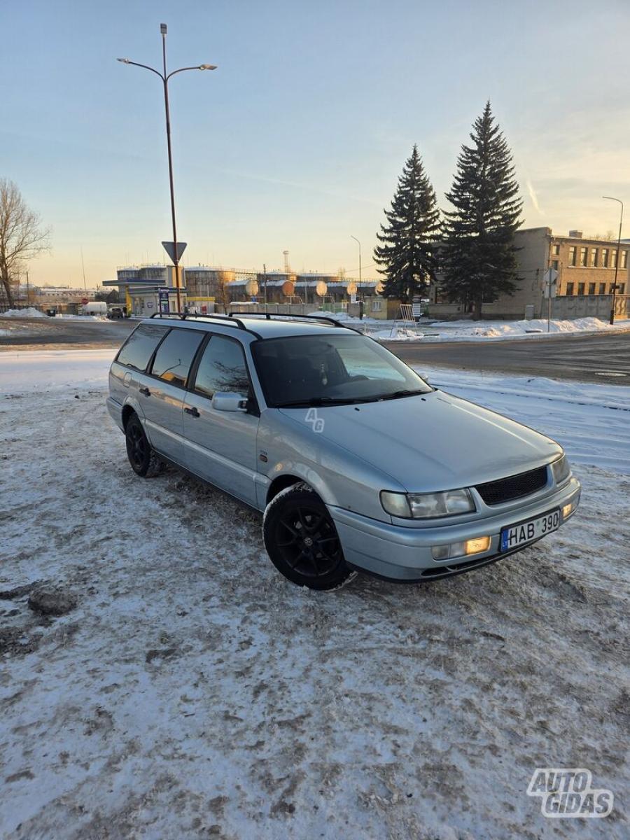 Volkswagen Passat 1996 Šauļi, ar dzinēja tilpumu 2.00 L un nobraukumu 267 tūkst. km par 1050 €, foto 3 vietnē AUTOMOTO.COM.LV