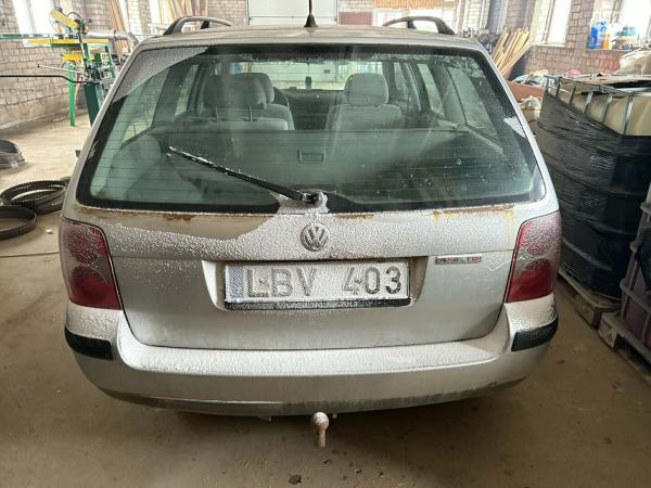 Volkswagen Passat 2002 in Moletai, with an engine capacity of 1.90 L and mileage of 294 thousand km for 1500 €, photo 7 on AUTOMOTO.COM.LV