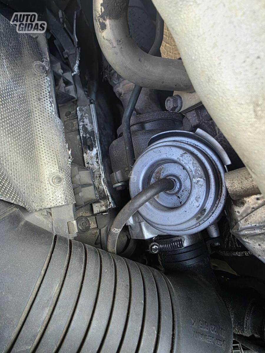 Volkswagen Passat 2004 Varėna, ar dzinēja tilpumu 1.90 L un nobraukumu 329 tūkst. km par 1650 €, foto 15 vietnē AUTOMOTO.COM.LV