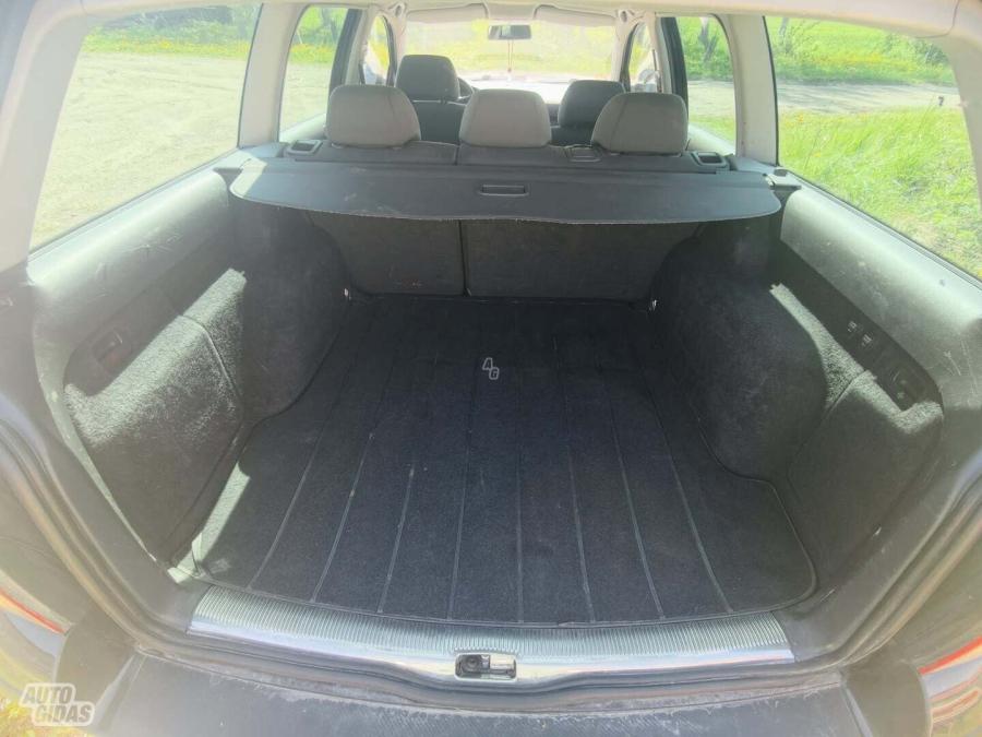 Volkswagen Passat 2004 in Silute, with an engine capacity of 1.90 L and mileage of 392 thousand km for 1450 €, photo 7 on AUTOMOTO.COM.LV