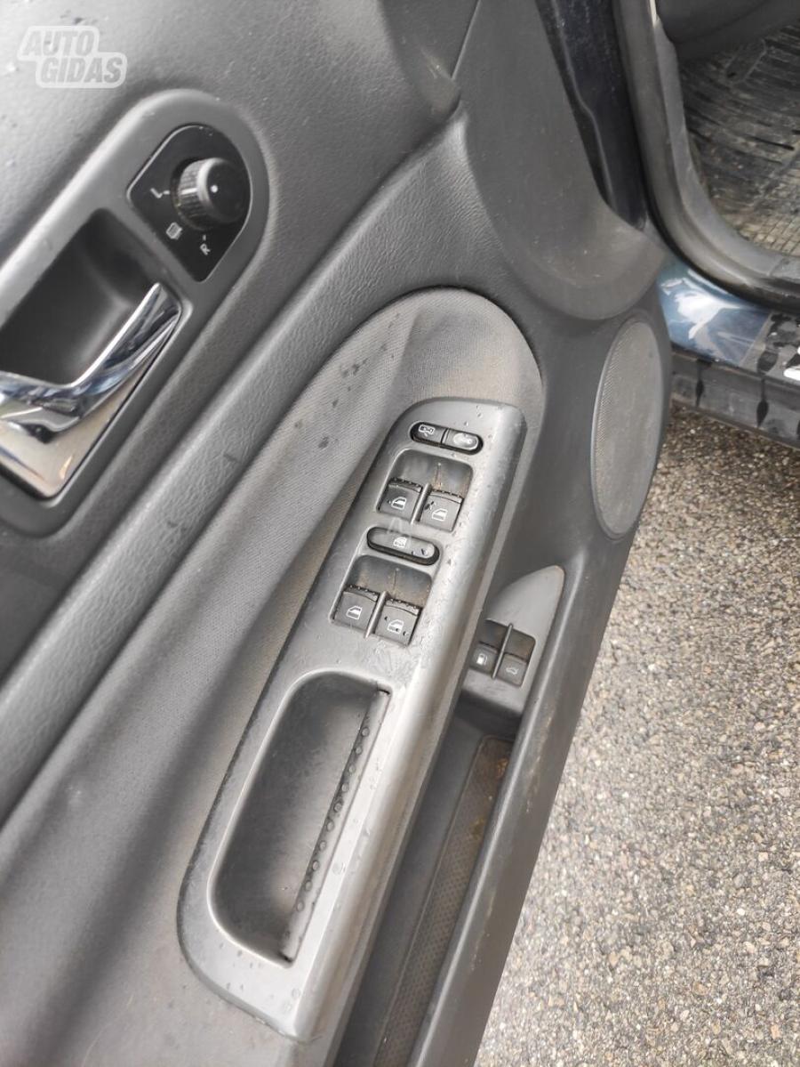 Volkswagen Passat 2004 in Vilnius, with an engine capacity of 1.90 L and mileage of 0 thousand km for 999 €, photo 9 on AUTOMOTO.COM.LV