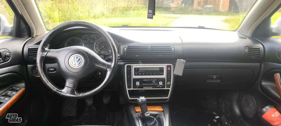 Volkswagen Passat 2004 in Kaunas, with an engine capacity of 2.50 L and mileage of 450 thousand km for 999 €, photo 6 on AUTOMOTO.COM.LV
