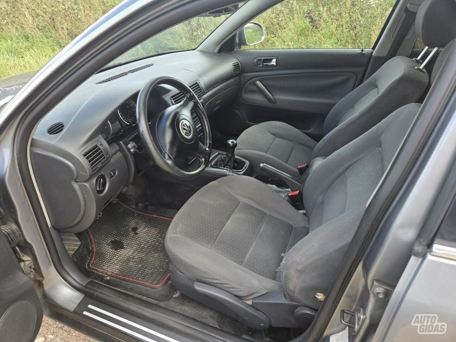 Volkswagen Passat 2004 in Kaunas, with an engine capacity of 1.90 L and mileage of 280 thousand km for 1500 €, photo 9 on AUTOMOTO.COM.LV