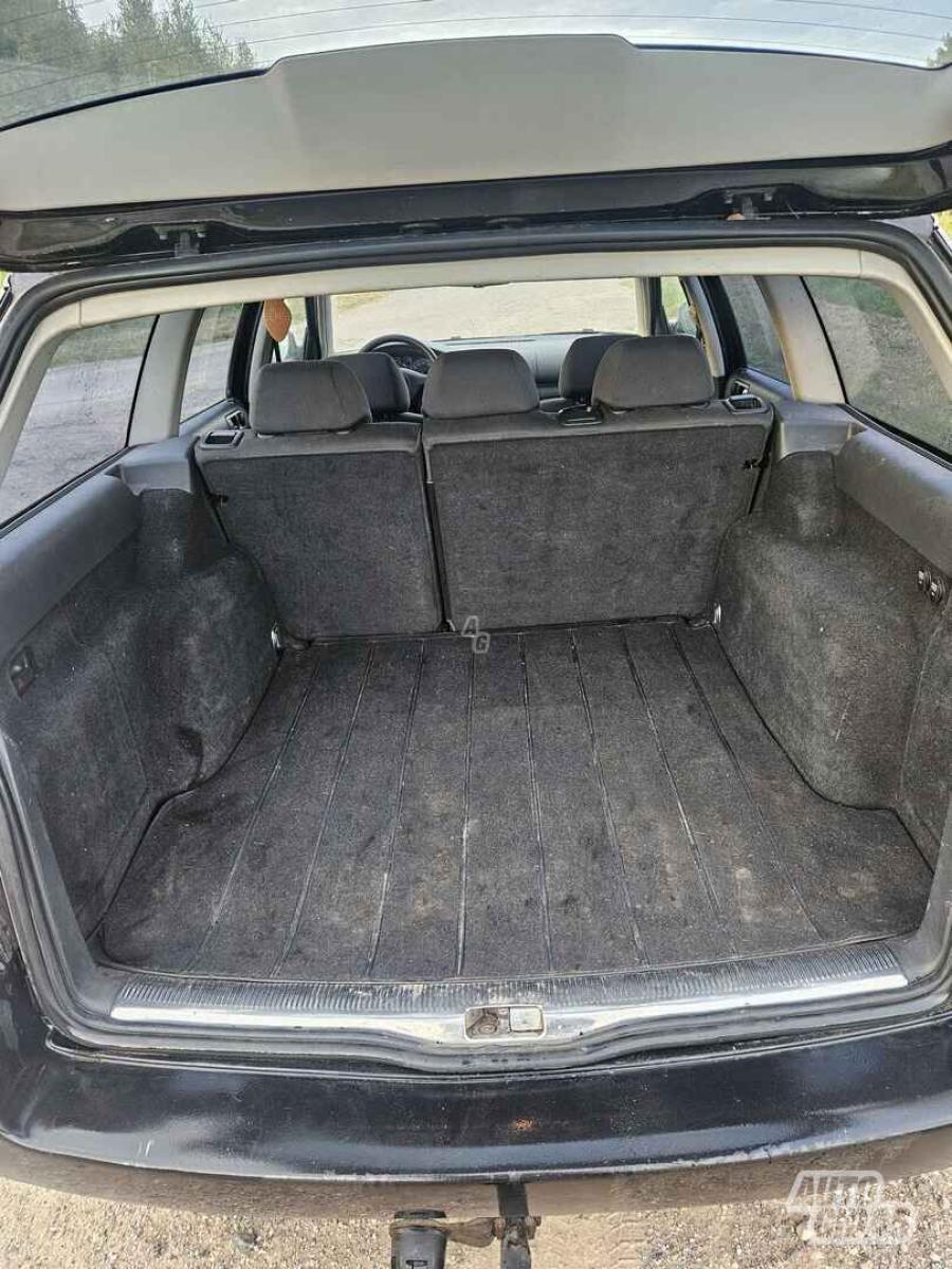 Volkswagen Passat 2004 Vievis, ar dzinēja tilpumu 1.90 L un nobraukumu 400 tūkst. km par 700 €, foto 12 vietnē AUTOMOTO.COM.LV