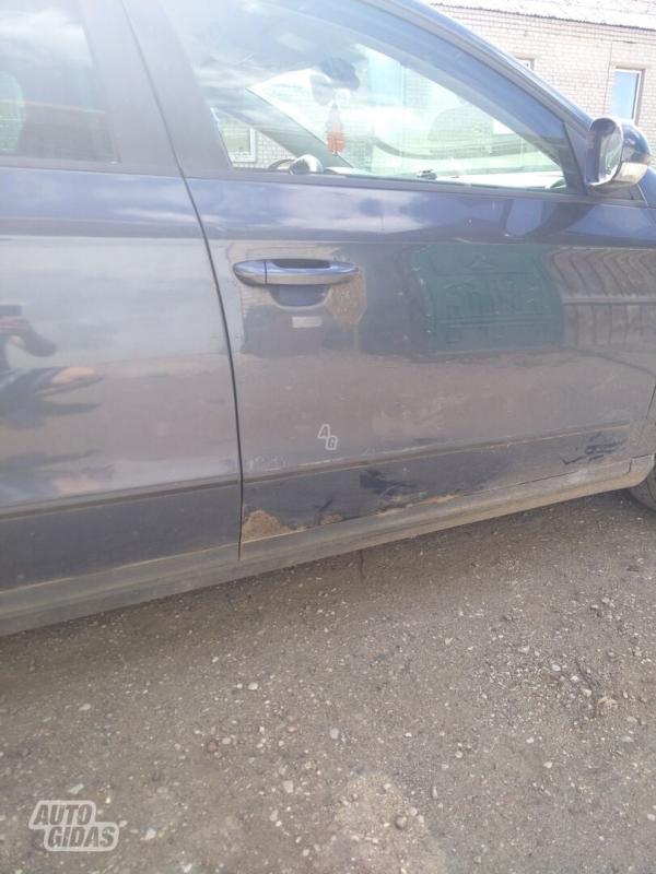 Volkswagen Passat 2005 Viļņa, ar dzinēja tilpumu 2.00 L un nobraukumu 293 tūkst. km par 1250 €, foto 4 vietnē AUTOMOTO.COM.LV