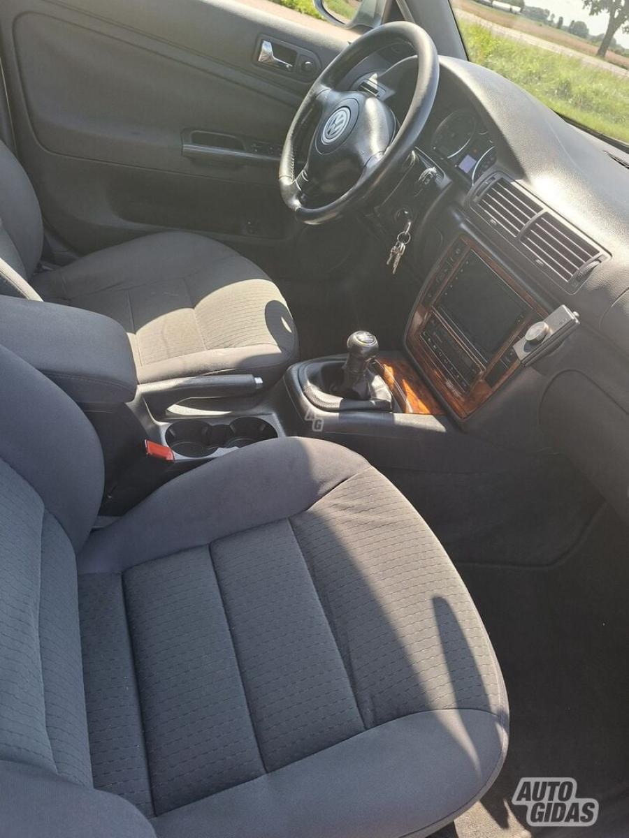 Volkswagen Passat 2005 in Vilkaviskis, with an engine capacity of 1.90 L and mileage of 369 thousand km for 1900 €, photo 9 on AUTOMOTO.COM.LV