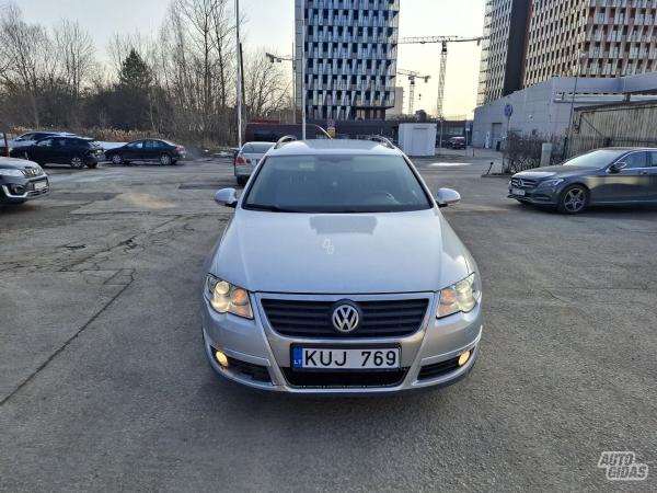 Volkswagen Passat 2006 in Vilnius, with an engine capacity of 2.00 L and mileage of 400 thousand km for 1290 €, photo 3 on AUTOMOTO.COM.LV
