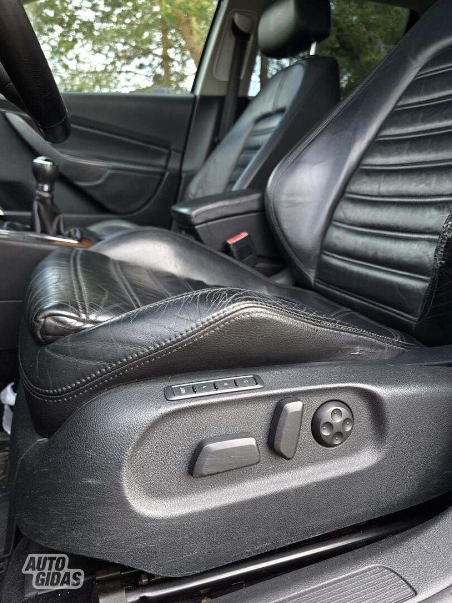 Volkswagen Passat 2006 in Taurage, with an engine capacity of 1.90 L and mileage of 373 thousand km for 1750 €, photo 15 on AUTOMOTO.COM.LV