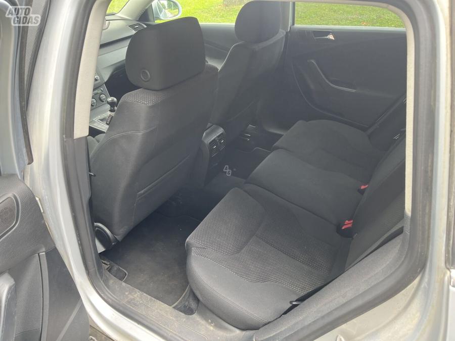 Volkswagen Passat 2006 in Raseiniai, with an engine capacity of 2.00 L and mileage of 346 thousand km for 990 €, photo 13 on AUTOMOTO.COM.LV