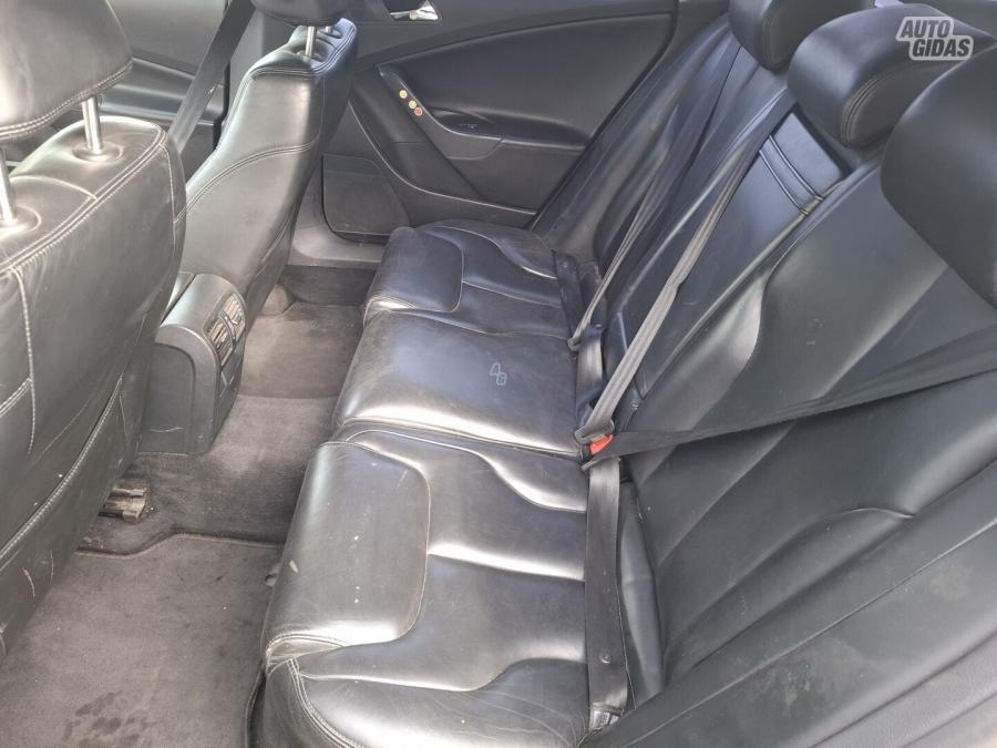 Volkswagen Passat 2006 in Plunge, with an engine capacity of 2.00 L and mileage of 288 thousand km for 1950 €, photo 9 on AUTOMOTO.COM.LV