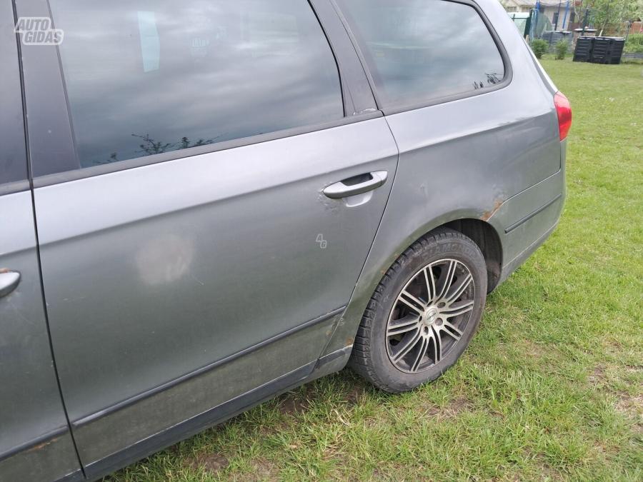 Volkswagen Passat 2007 in Panevezys, with an engine capacity of 1.90 L and mileage of 334 thousand km for 1000 €, photo 4 on AUTOMOTO.COM.LV